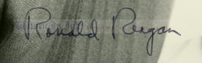 Ronald Reagan Autograph - captivating glossy signed photo