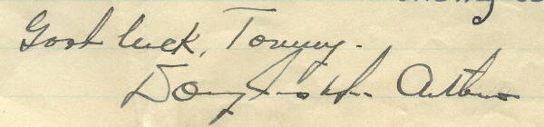 Autograph - 529204 - Handwritten note signed by General Douglas MacArthur