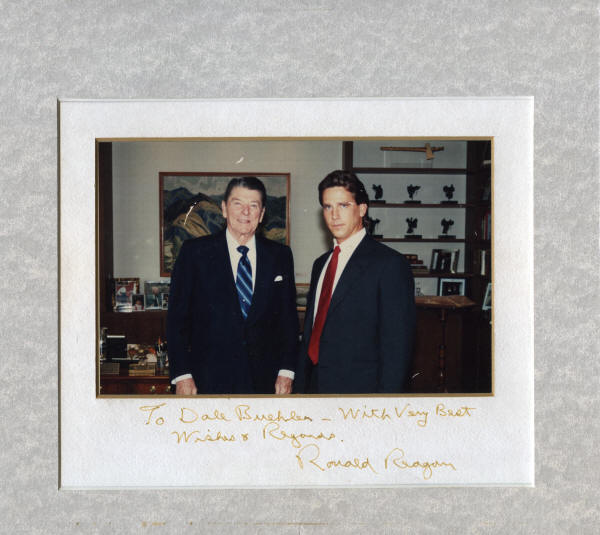 Autograph - 702203 - Signed photograph of President Ronald Reagan, matted